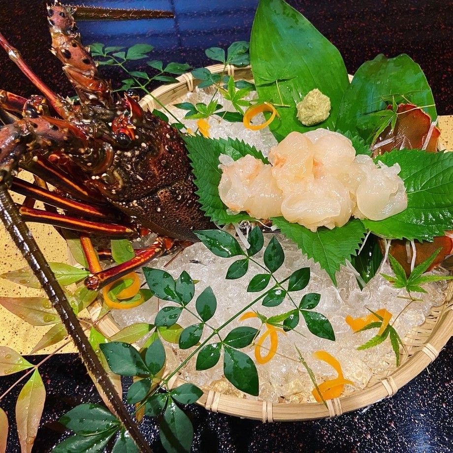 「伊勢海老活造り（味噌汁付き）」｜ふぐ料理 森もと 酒場通り(フグリョウリ モリモト)のメニュー｜日本料理